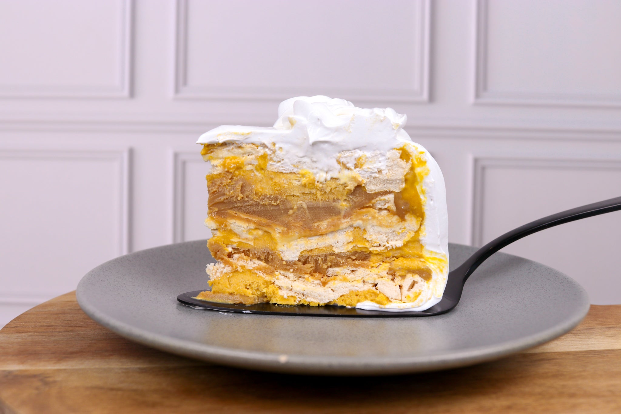 Merengue Lucuma Manjar – Dulcería Praliné